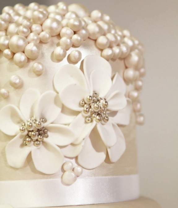 PEARL INSPIRATION: Pearl Wedding Cakes - PearlsOnly :: PearlsOnly ...